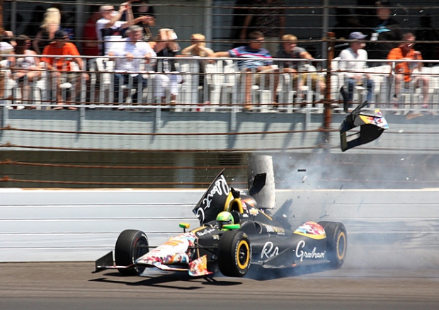 Atual campeão comemora vitória na principal corrida da categoria de ...