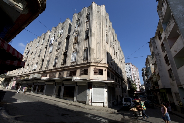 Detalhe do edifício Lopez Serrano, construído em 1932, em Vedado JOSE ...